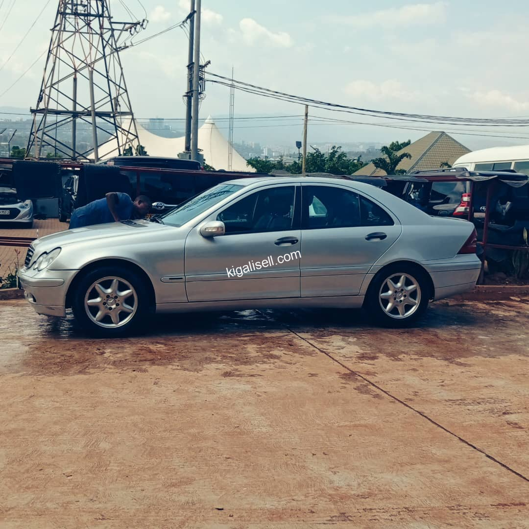 Mercedes Benz C200 Manuel 2000 = 5.8M - Kigalisell.com